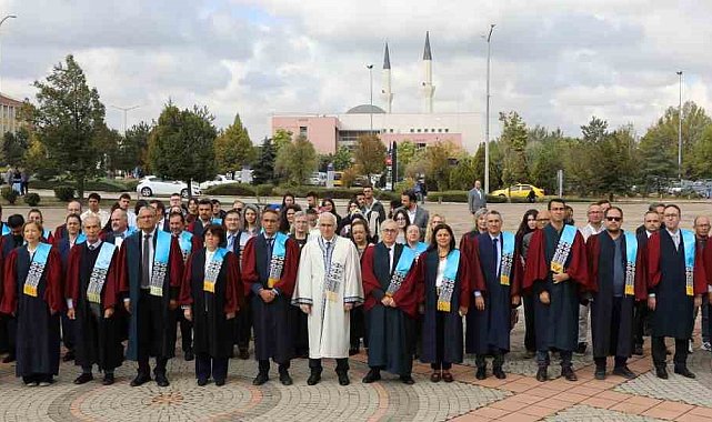 ESOGÜ'de 2025-2026 akademik yılı törenle açıldı: İlk dersin konusu ...